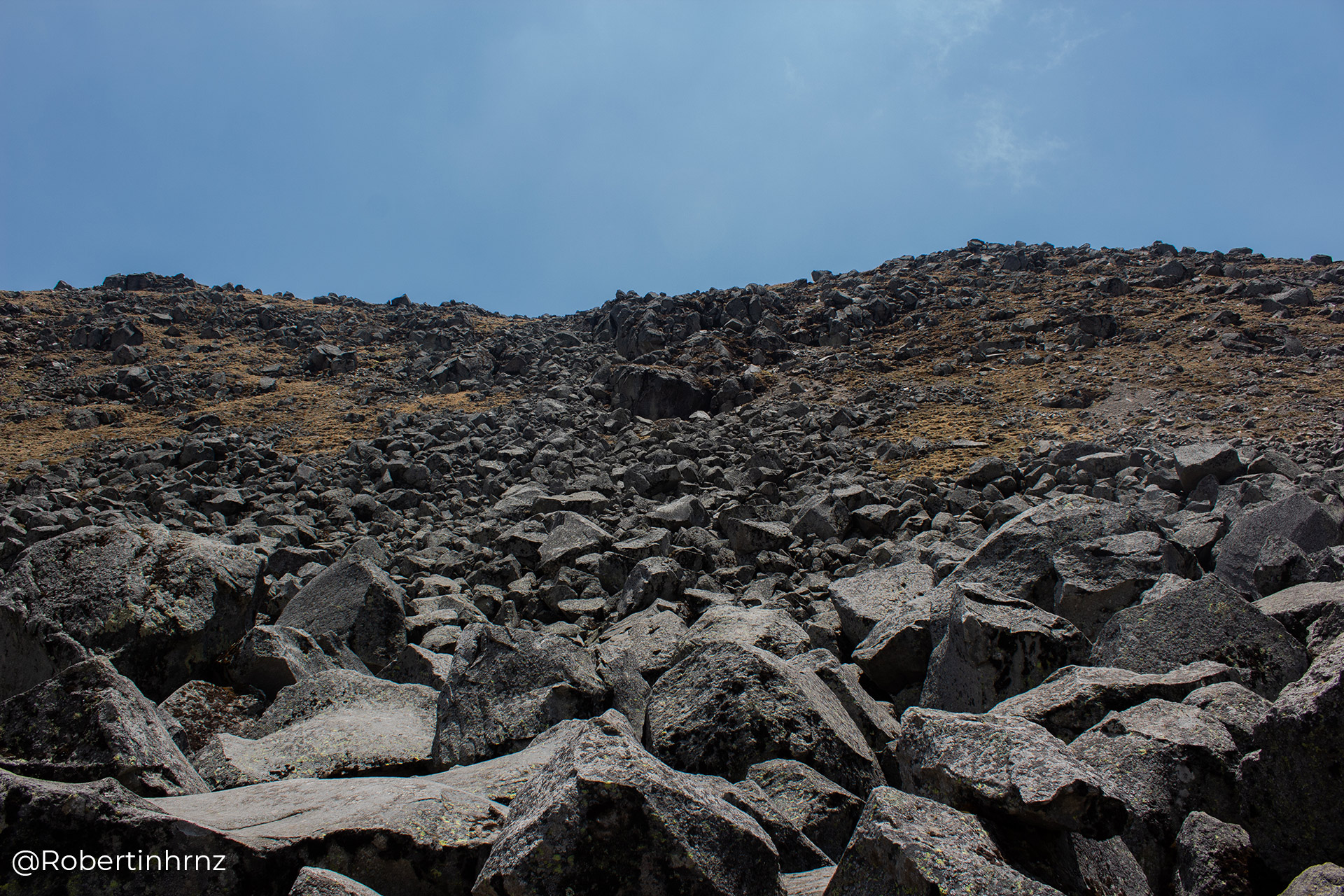 Una roca, un gusto singular — Hermeneutas